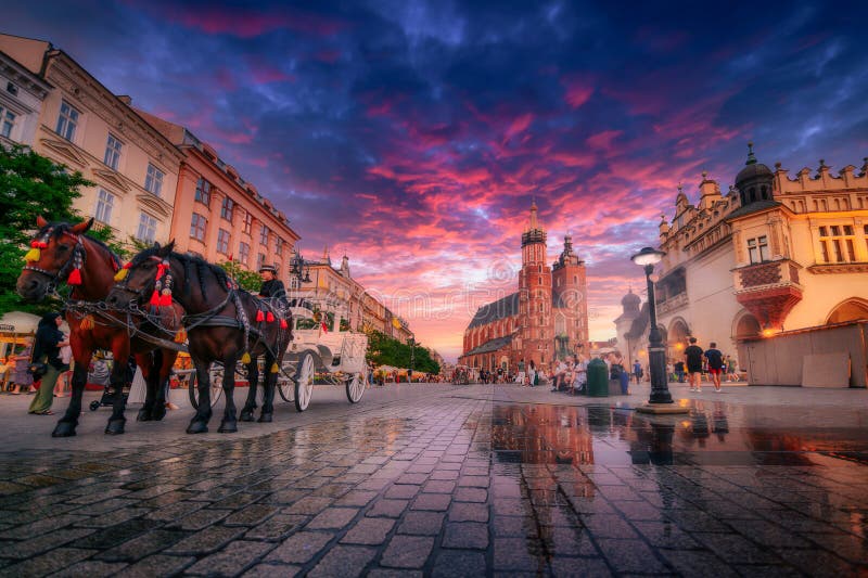 St. Mary`s Basilica - Krakow at Sunset Editorial Photography - Image of ...