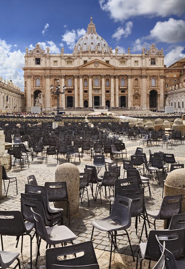 St Peter Day Vertical Do Vaticano Imagem de Stock - Imagem de colônia ...