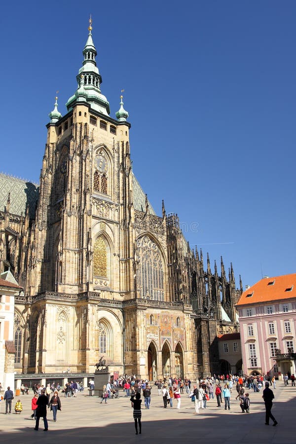 St. Vitus Kathedraal in Praag Redactionele Fotografie - Image of reis ...