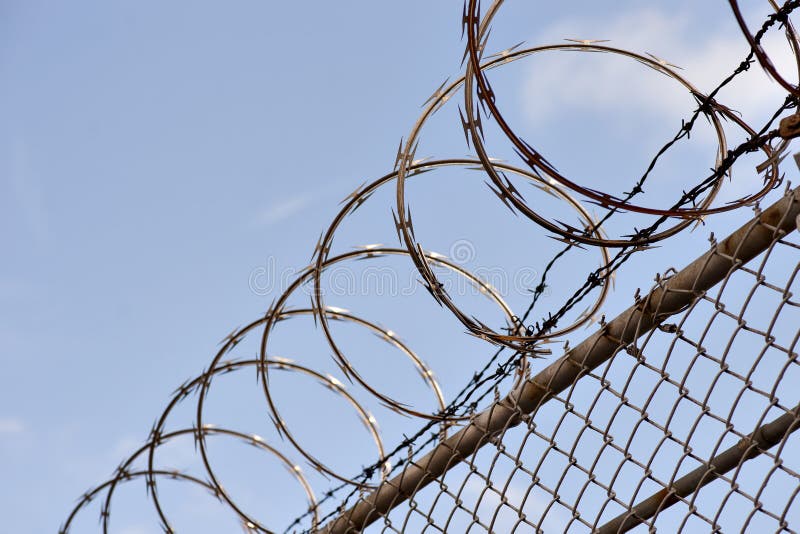 Stacheldraht stockbild. Bild von nahaufnahme, gefahr - 13322289