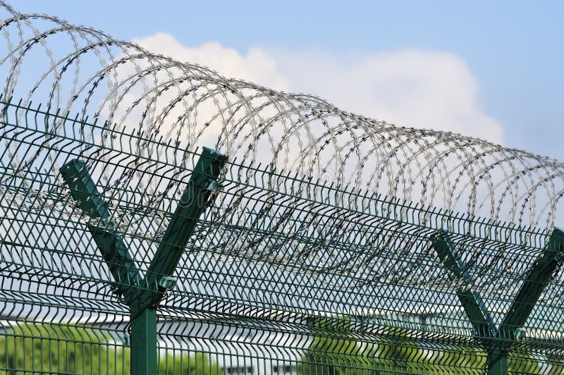 Stacheldraht, Zaun stockbild. Bild von zaun, schutz, gatter - 26976129