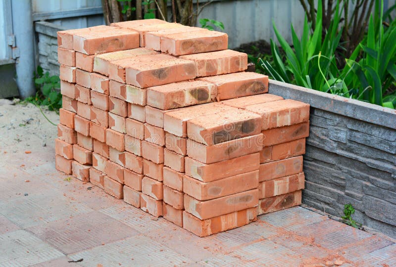 Building a Dry Stack Mortarless Wall from Dry Stack Concrete Blocks ...