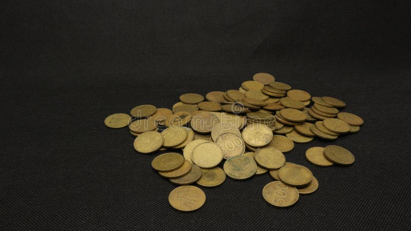 Stack of Five Hundred Rupiah Yellow Indonesian Coins Stock Photo ...
