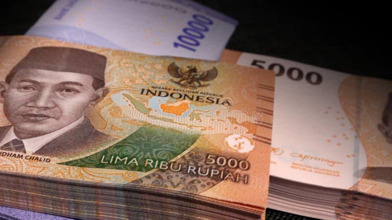 Stack of Indonesian Currency Isolated Stock Image - Image of hand, bill ...