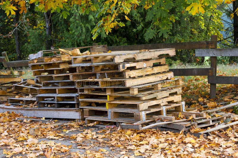 Broken pallets stock image. Image of field, industry - 58714165