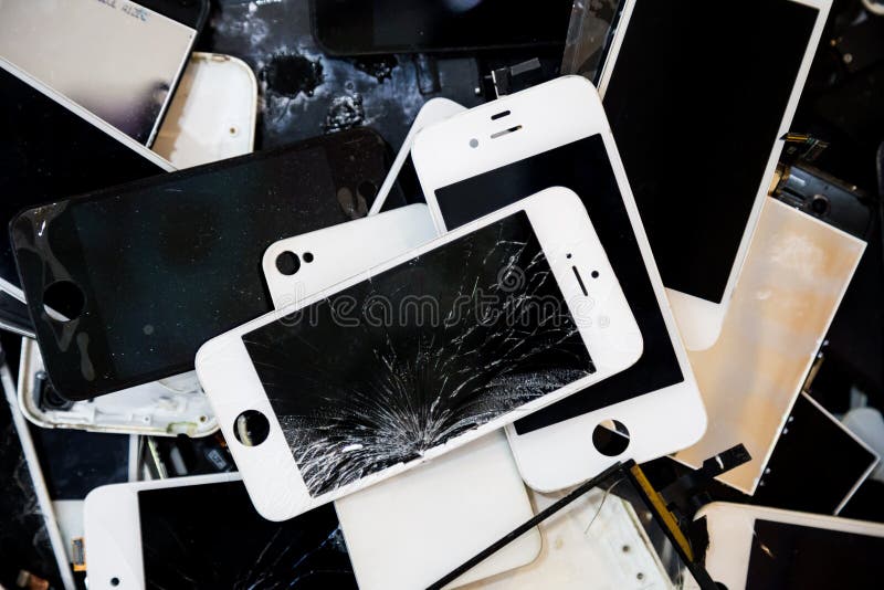 Broken new Apple iPad 2 editorial photo. Illustration of display - 18719796