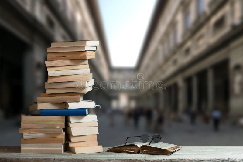 Stack of Travel Guides in the Famos Uffizi in Florence Stock Photo ...