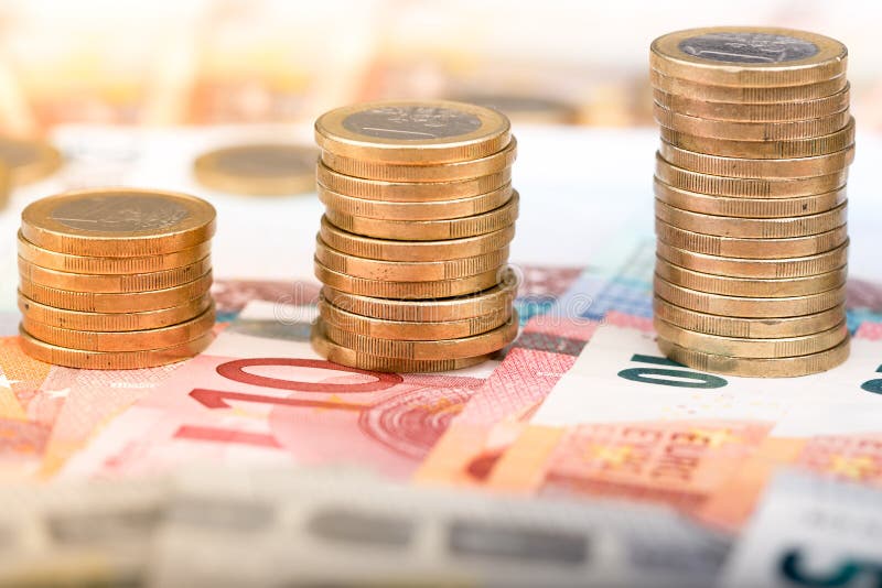 Stacks of Coins Increasing in Size Stock Photo - Image of fund ...