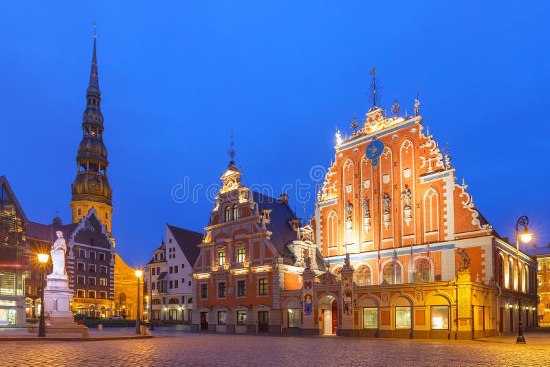 Stad Hall Square I Den Gamla Staden Av Riga, Lettland Fotografering för ...