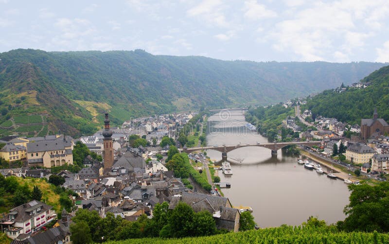 Stad Van Cochem Met Kasteel Stock Foto - Image of stad, vesting: 33222816