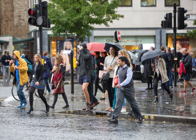 Stad Van Londen Bank Van De Vierkante Mening Van Engeland Na De Regen ... Stad Van Londen Bank Van De Vierkante Mening Van Engeland Na De Regen ...