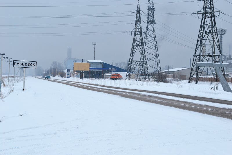 Rubtsovsk, Altay, regen redactionele foto. Image of huizen - 103552586