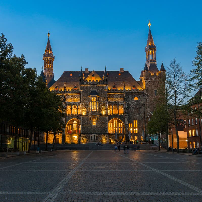 Voorgevel Van Stadhuis In Aken, Duitsland Redactionele Foto ...