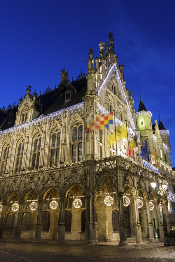 Het Stadhuis Van De Stad In Mechelen Stock Afbeelding - Afbeelding ...