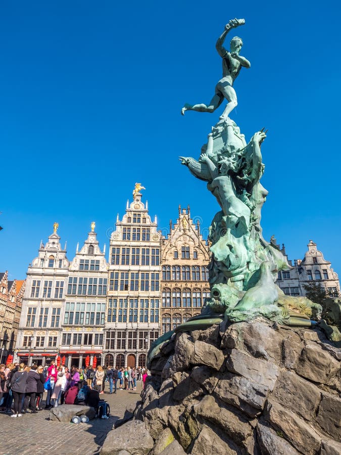 Stadshus Av Antwerp Med Folk Omkring Redaktionell Bild - Bild av ledare ...