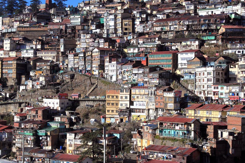 Stadt auf dem Abhang redaktionelles bild. Bild von berge - 18657520