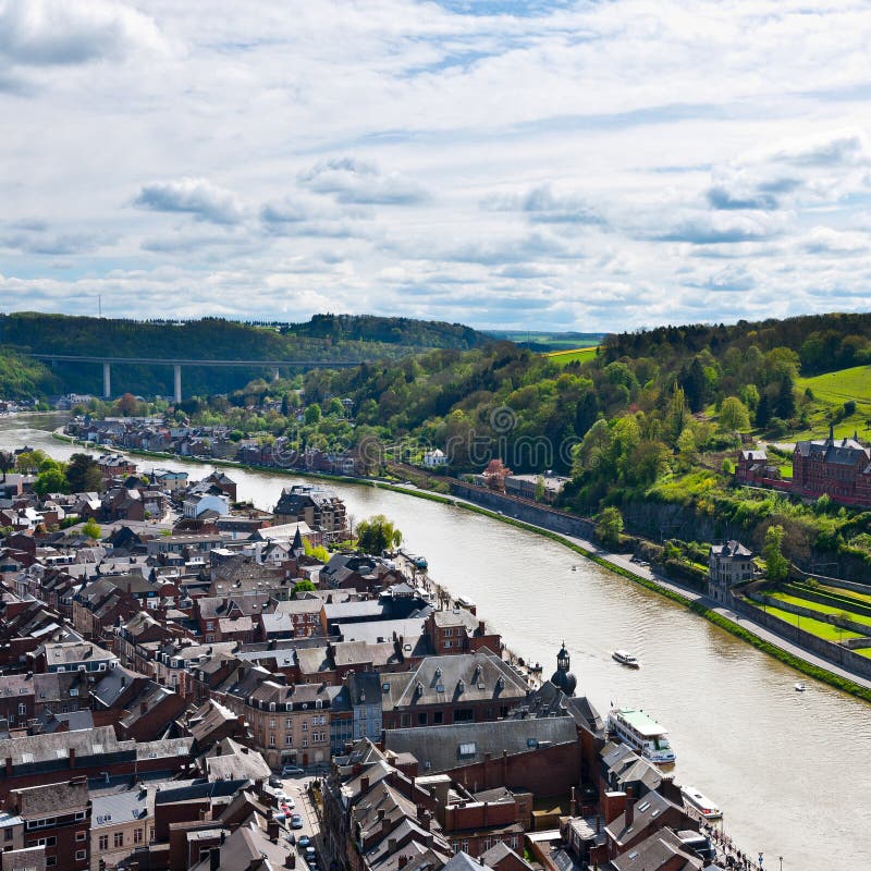 Stadt von Dinant stockbild. Bild von belgier, fort, wolken - 25173447
