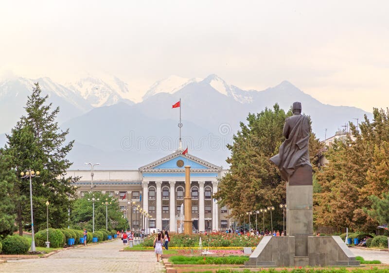Stadtbezirk von Bischkek stockfoto. Bild von kyrgyzstan - 33519042