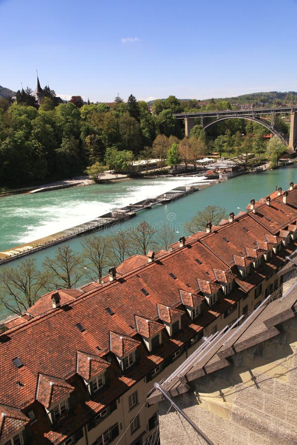 Stadtbild Von Bern- Und Aare-Fluss (die Schweiz) Stockfoto - Bild von ...