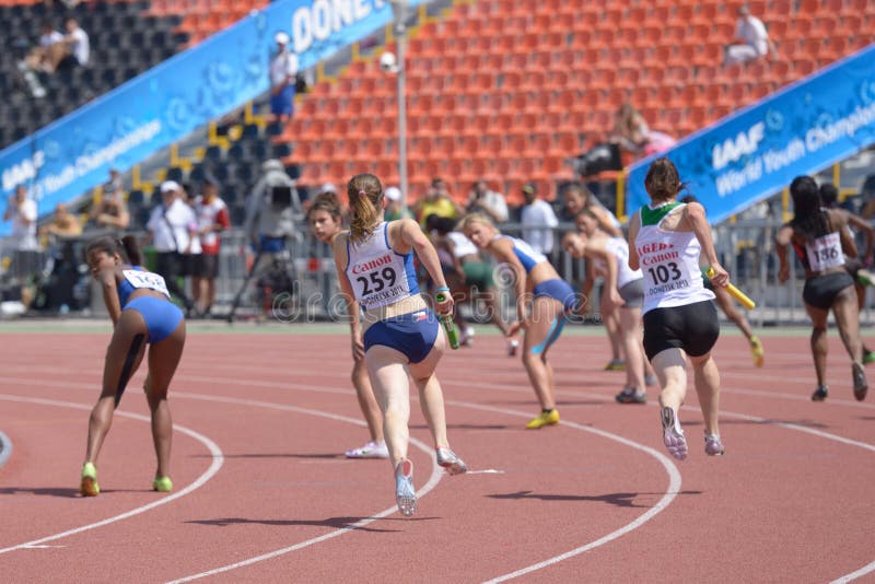 Passaggio Del Bastone In Staffetta Mista Fotografia Stock Editoriale ...