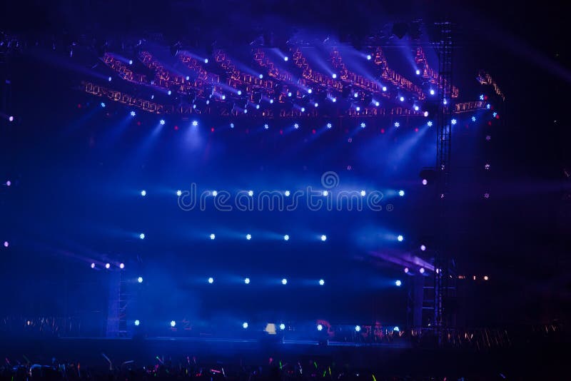 The London O2 Arena stage editorial stock photo. Image of stage - 7917043
