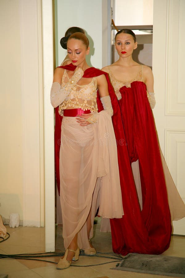 Stage Performance of Upscale Restaurant the Summer Palace Dancers Dance ...