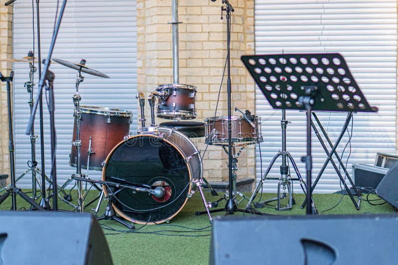 292 Musical Instruments Stage Setup Stock Photos - Free & Royalty-Free ...