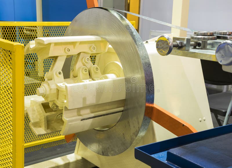 Stainless Steel Coil Roll in Machine ; Ready To Use in Cold Rolling ...