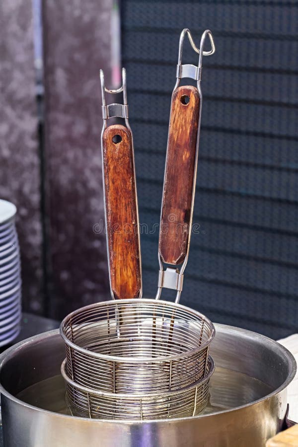 Stainless Steel Wire Mesh Noodle Strainer Stock Image - Image of edge ...