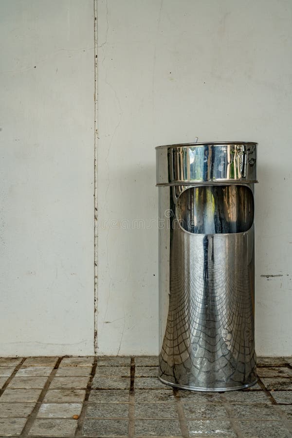 Stainless trash can stock image. Image of design, steel - 109170727