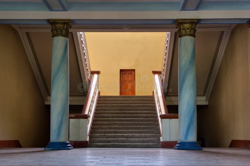 190+ Stairs columns Free Stock Photos - StockFreeImages