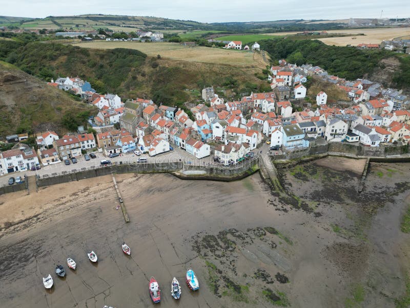Staithes Seaside Village and Fishing Harbour in North Yorkshire ... Staithes Seaside Village and Fishing Harbour in North Yorkshire ...