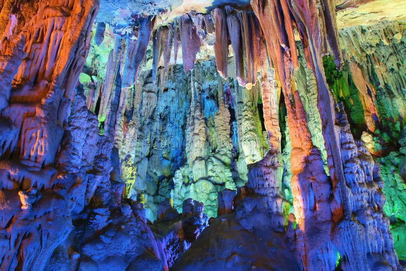 Stalactiet stock foto. Image of kleurrijk, licht, geologisch - 34285368