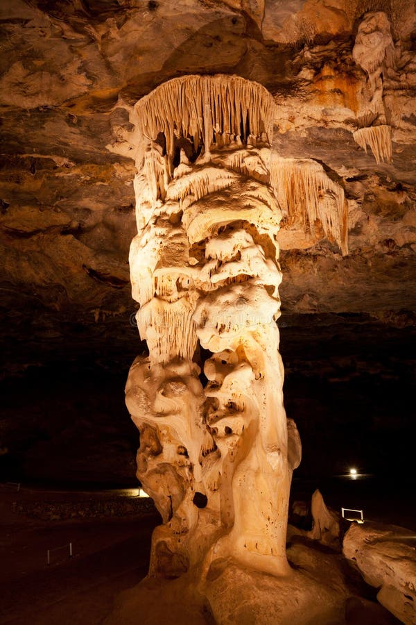 De Stalagmieten Van Het Ijs Stock Foto - Image of hoog, marmer: 14247566