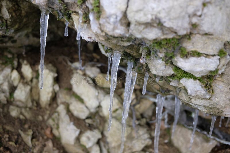 Stalactites de glace image stock. Image du hiver, frais - 107685483