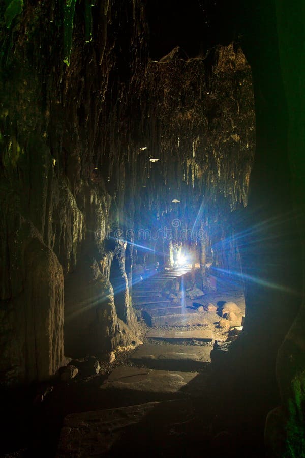 Stalagmiet En Stalactiet in Het Hol Stock Foto - Image of patroon, rots ...