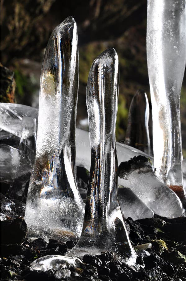 Stalagmites de glace photo stock. Image du glace, stalagmites - 4464542