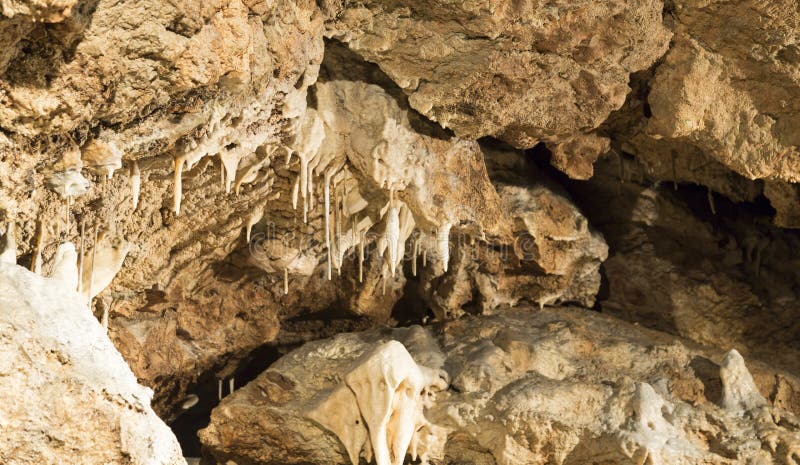 Stalaktit Och Stalagmit I Grotta Arkivfoto - Bild av spricka, sten ...