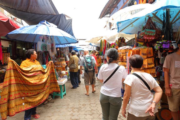 Stalla del mercato in bali immagine editoriale. Immagine di occupato ...