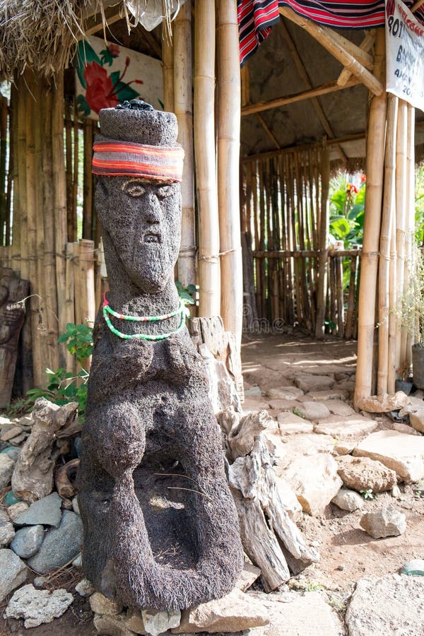 Stam- Art Sculpture redaktionell bild. Bild av gammal - 90365791