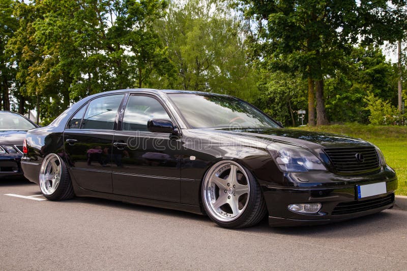 Stanced Black Lexus LS430 UCF30 with Aggressive Camber Editorial Photo ...