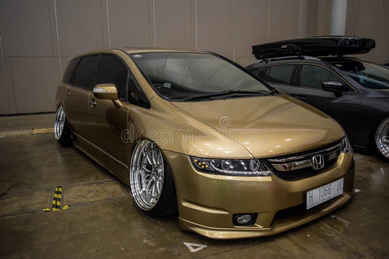 Stanced Gold Honda Odyssey in the Elite Showcase Editorial Stock Photo ...