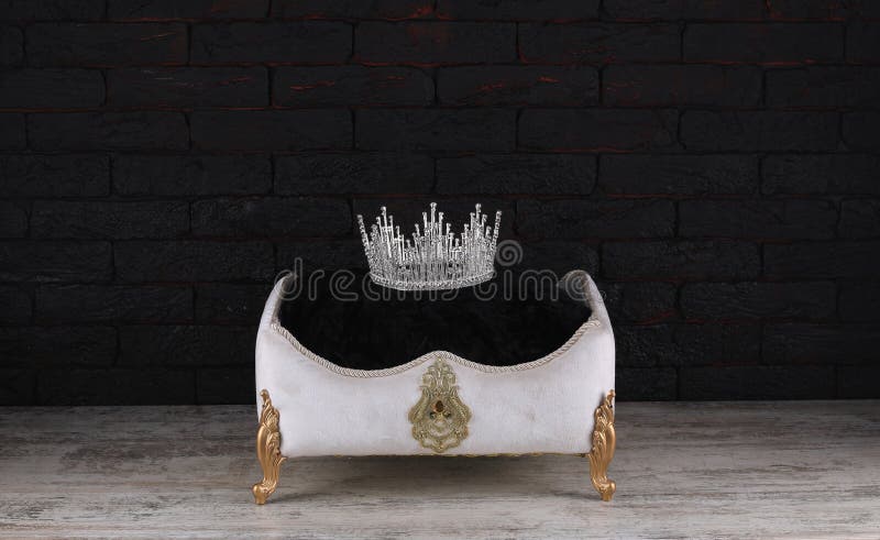Stand with Cushion with Crown Stock Image - Image of velvet, monarch ...