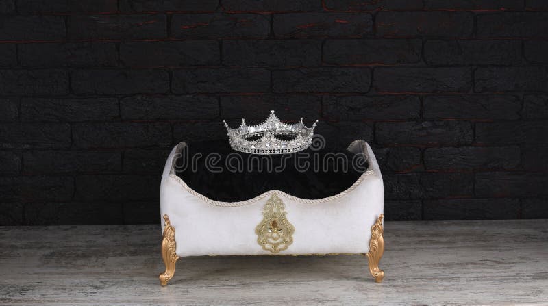 Stand with Cushion with Crown Stock Image - Image of cushion, design ...