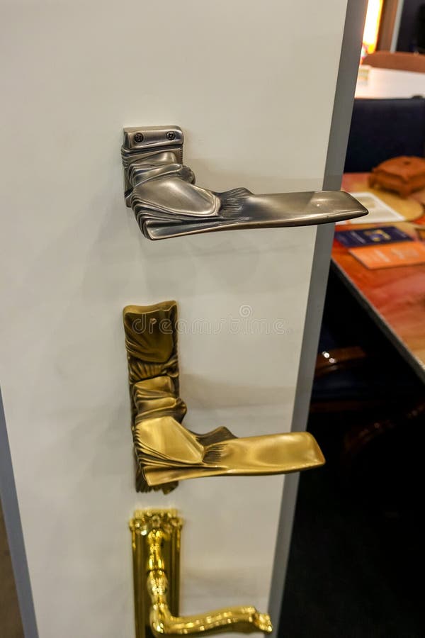 The Stand Presents Different Types of Door Handles for Entrance Doors ...