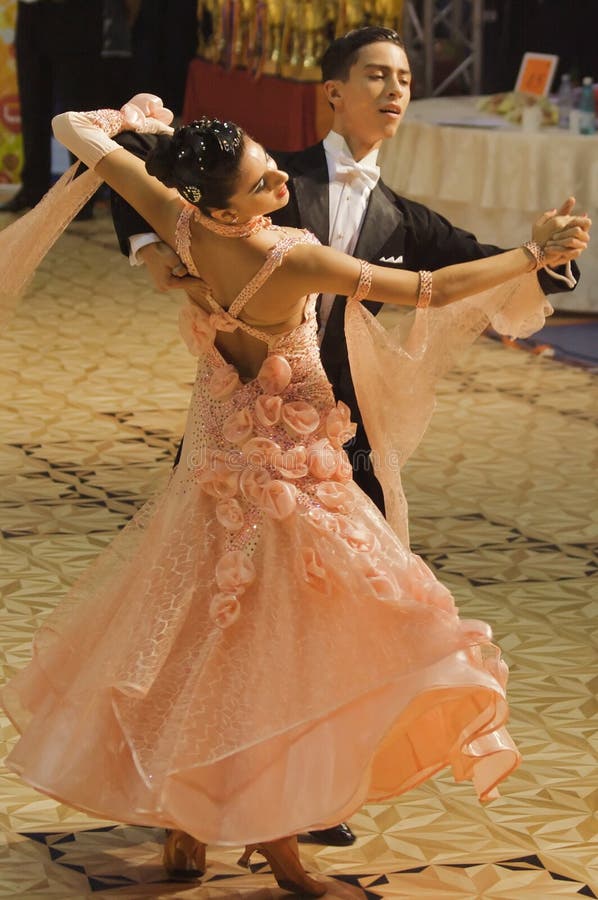 Standard-Tanz-Wettbewerb, 16 - 18 (1) Redaktionelles Stockbild - Bild ...