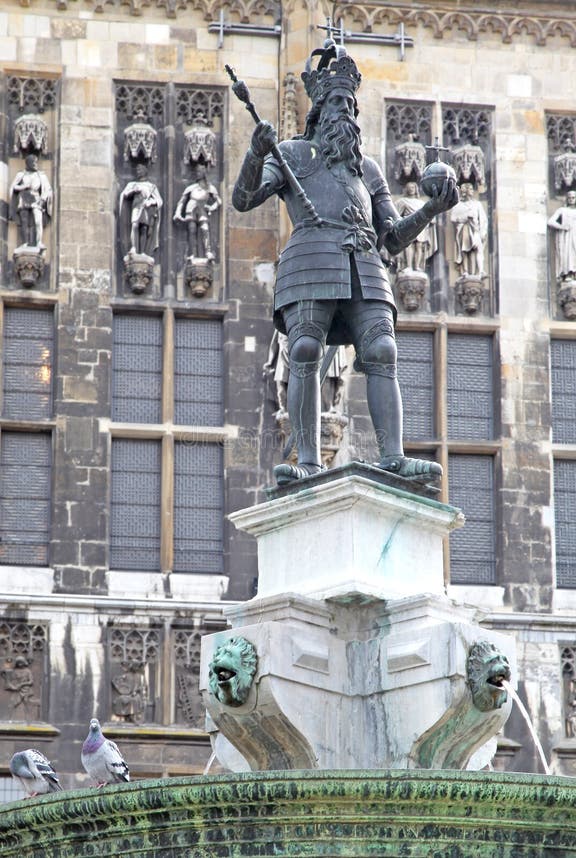 Standbeeld in Aken, Duitsland Redactionele Afbeelding - Image of aken ...