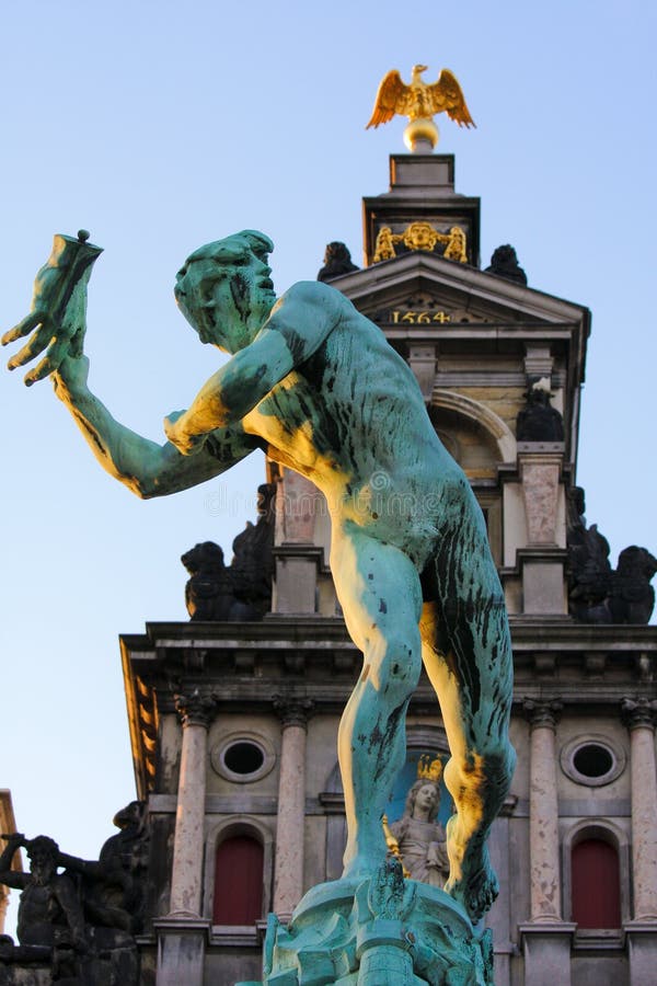 Standbeeld Van Brabo In Antwerpen Stock Afbeelding - Afbeelding ...