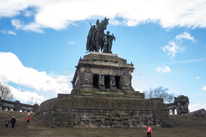Standbeeld Van Duitse Keizer William I Redactionele Stock Afbeelding ...