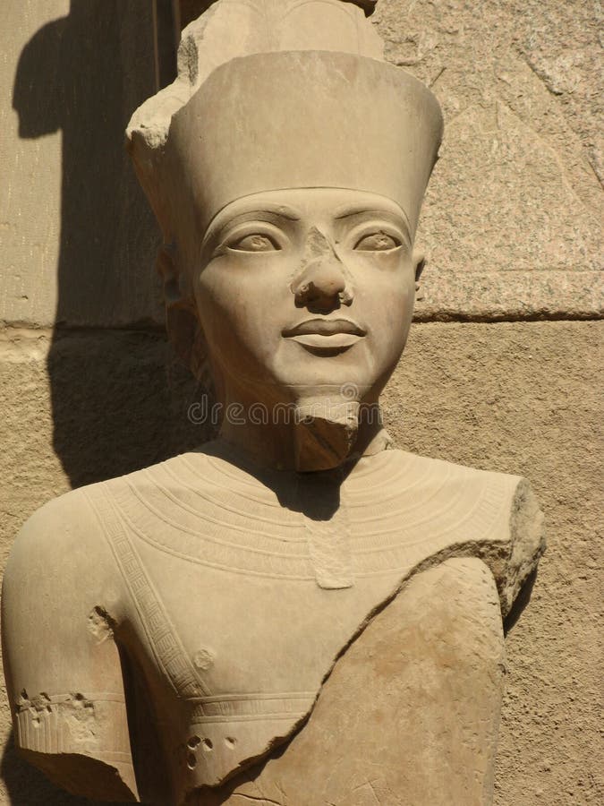 Standbeeld van een Farao stock foto. Image of museum, bedrijf - 4000544